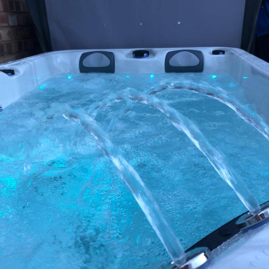 Dual Lounger + 3 Seater Hot Tub – Elixir Spas